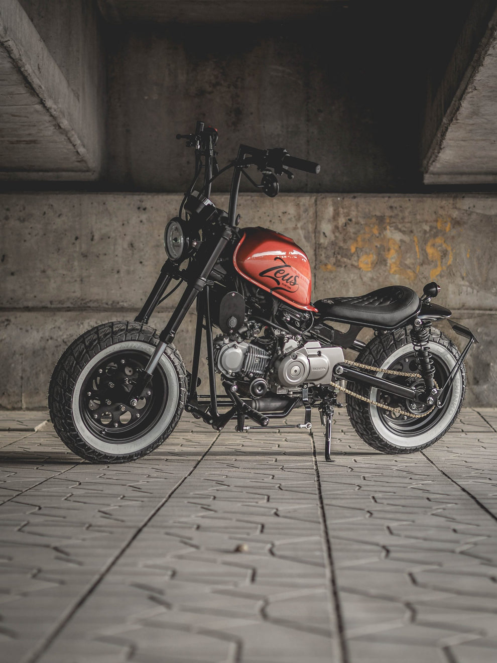 THE BLAZE BOB Zeus Custom Honda Monkey 125 – 8ft Weekend